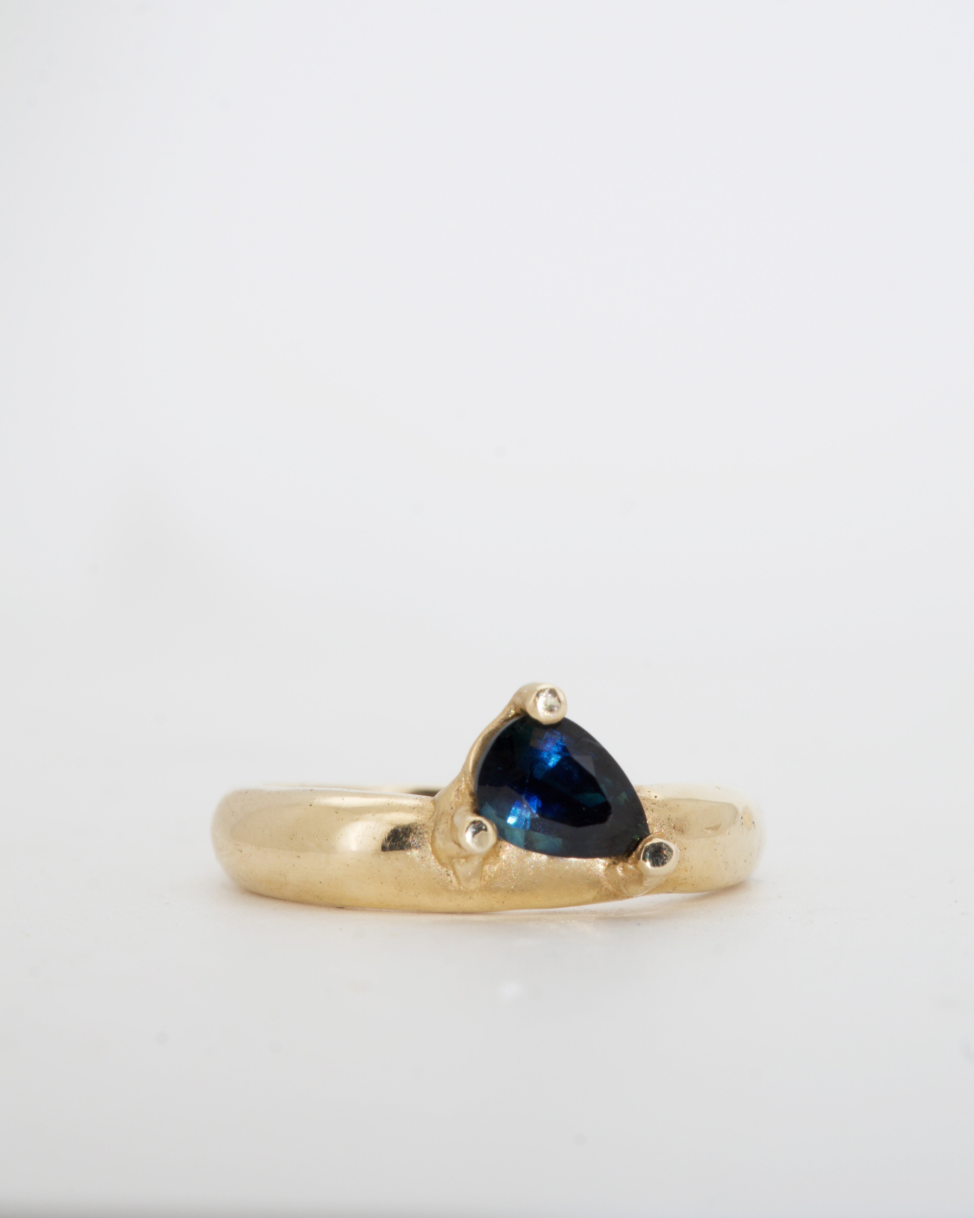 Blue Pear Sapphire Ring & 9ct Yellow Gold – Sullys Wellington